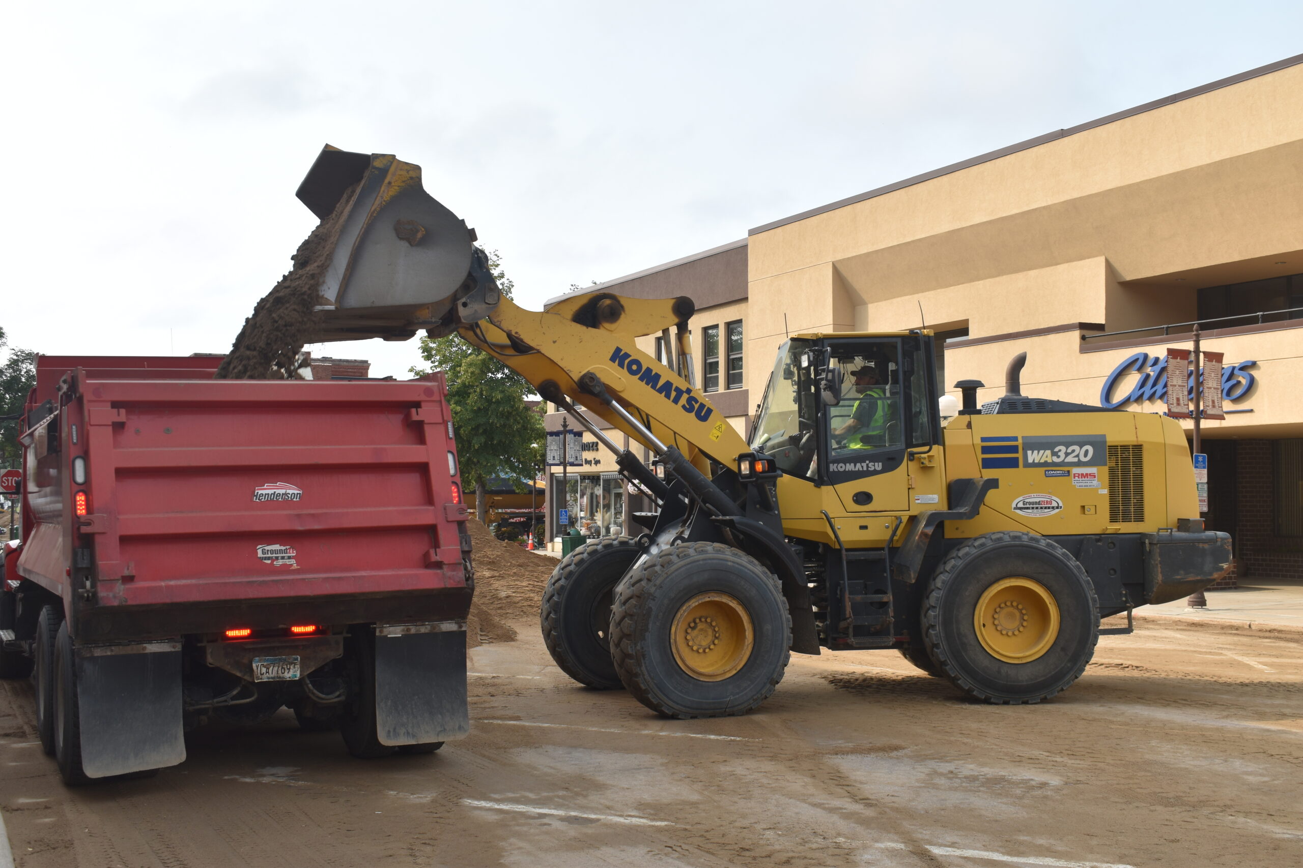 Smooth sailing for cleanup crew | News, Sports, Jobs - The Journal